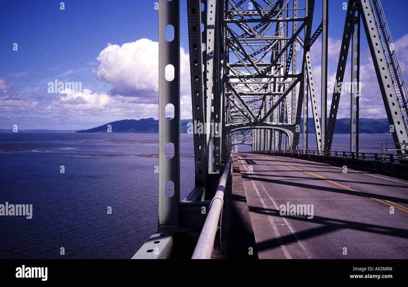 View along the Columbia Bridge on Route 1 in Oregon Stock Photo - Alamy