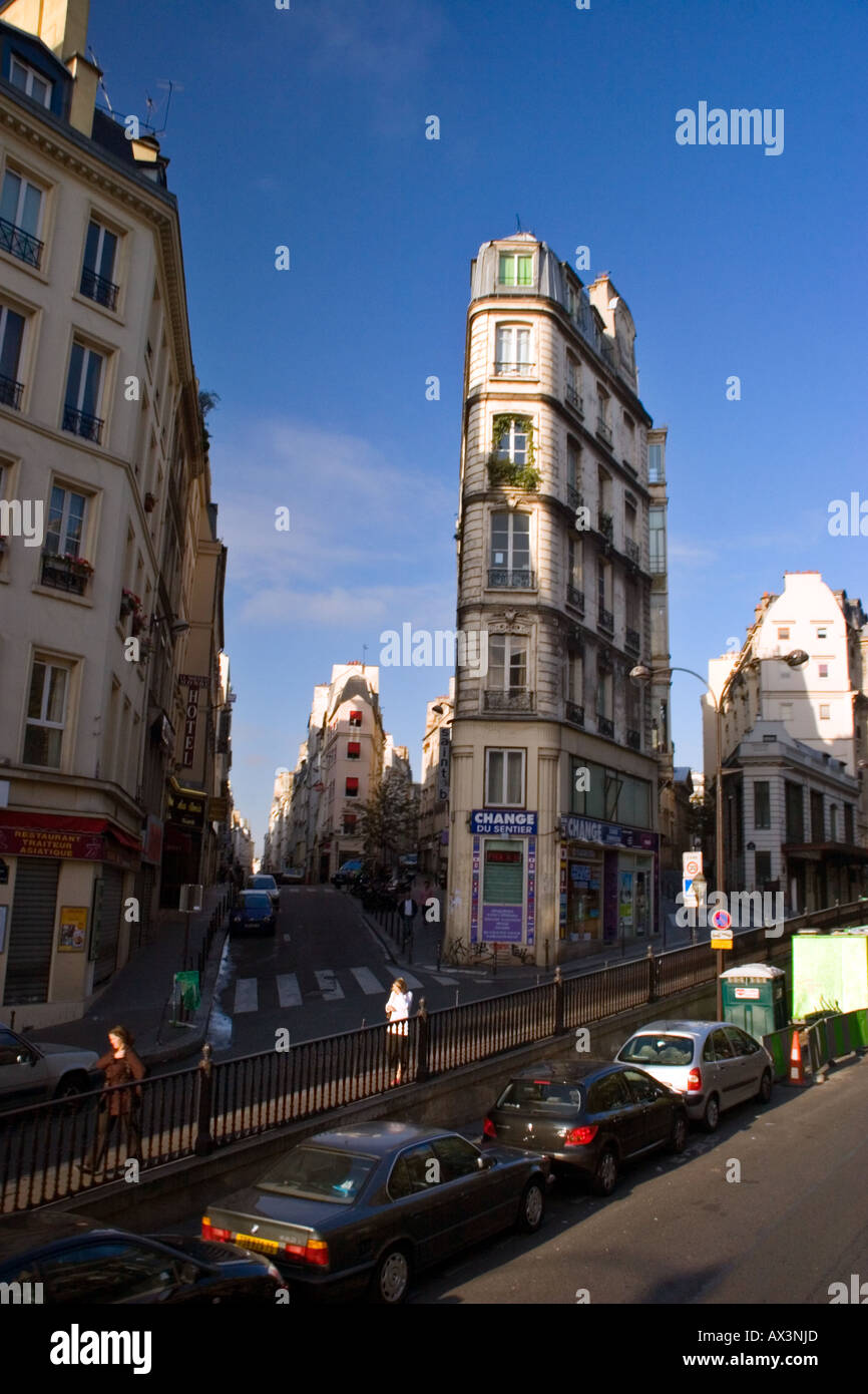 Narrow French Apartment building Stock Photo - Alamy