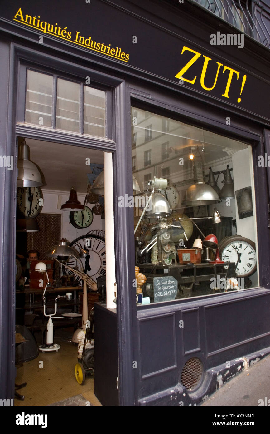 Antique clock shop Montmartre Stock Photo - Alamy