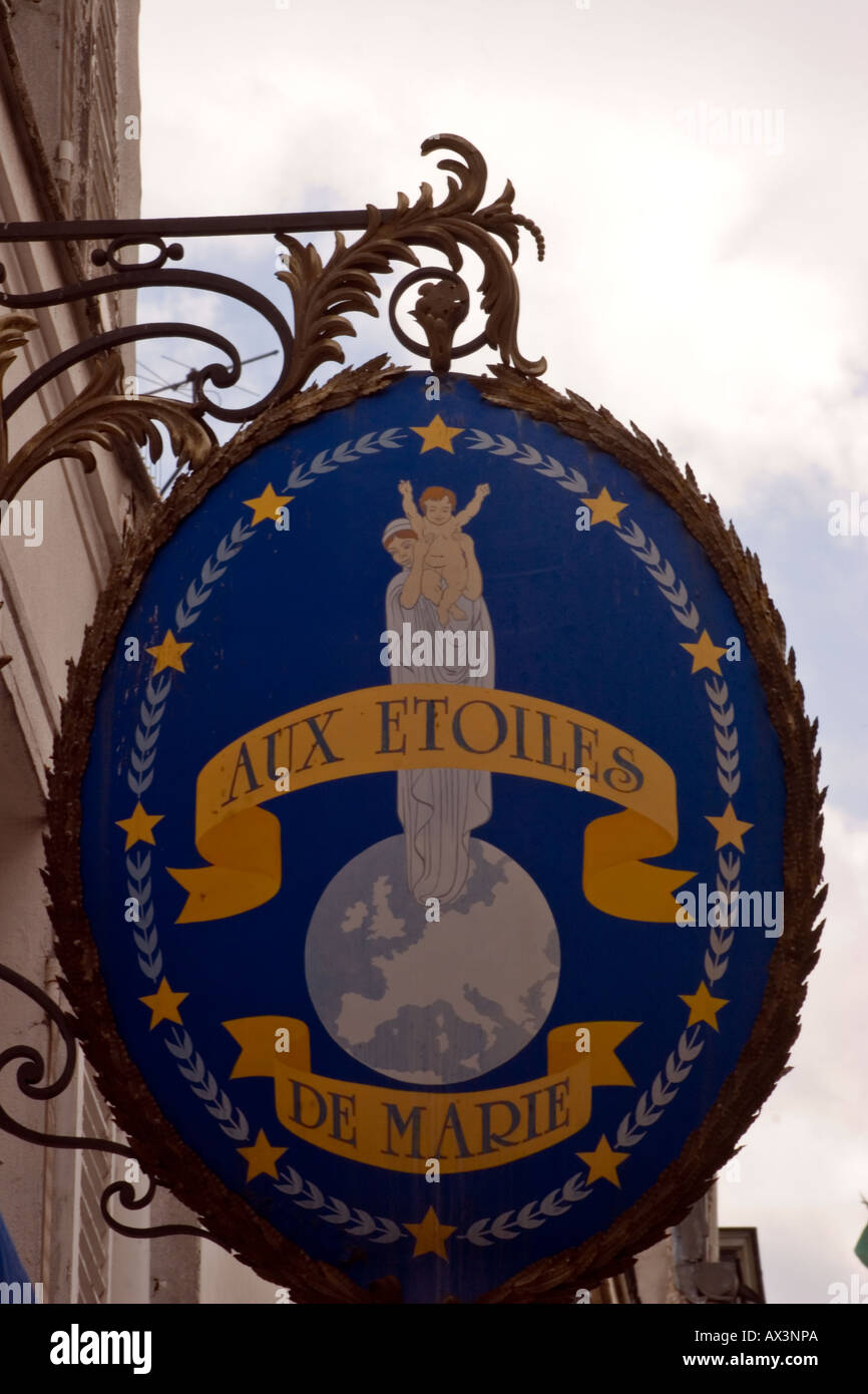 Hanging street sign Stock Photo - Alamy