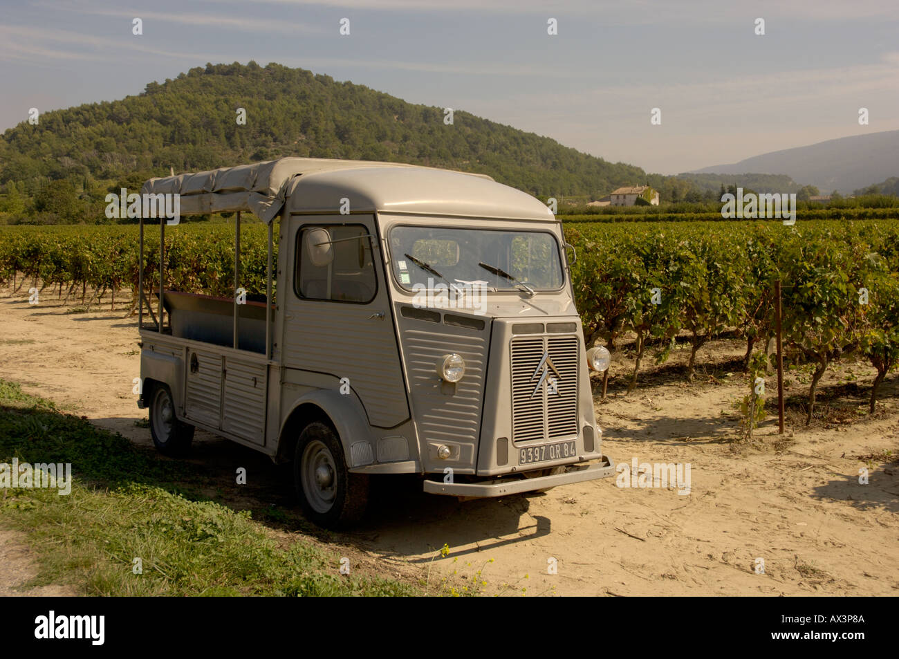 French corrugated metal citroen van hi-res stock photography and images ...