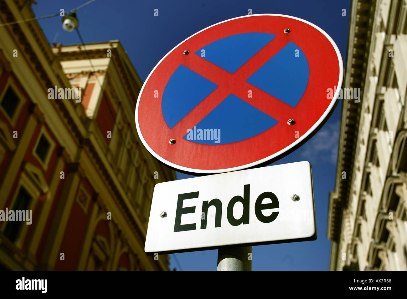 Highway code no stopping hi-res stock photography and images - Alamy