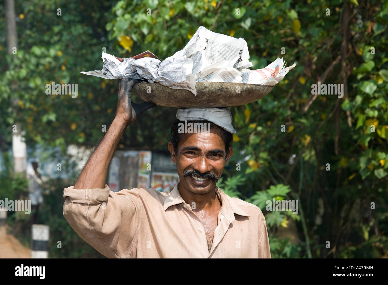 Man carrying bowl on head hi-res stock photography and images - Alamy