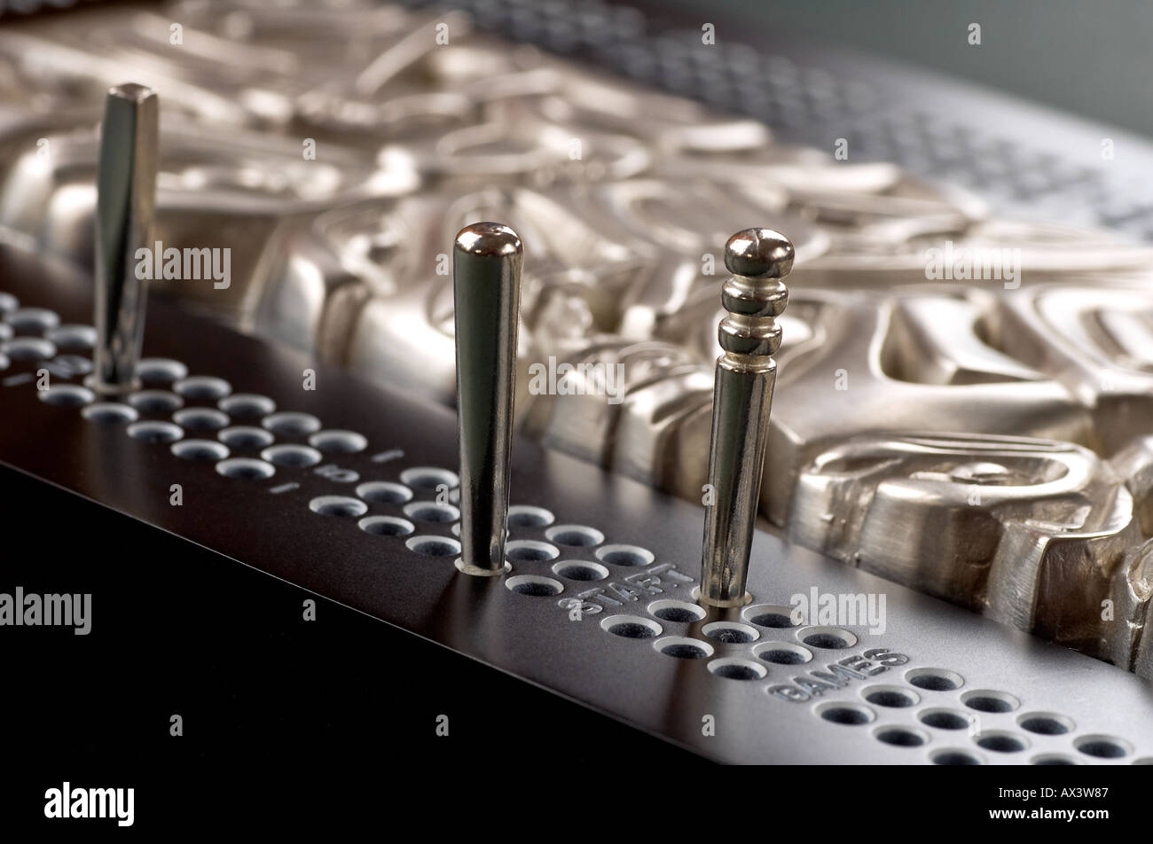 Card game cribbage scoreboard and score pegs Stock Photo - Alamy