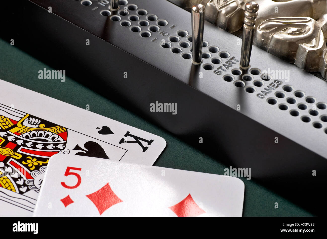 Card game cribbage scoreboard and score pegs Stock Photo - Alamy