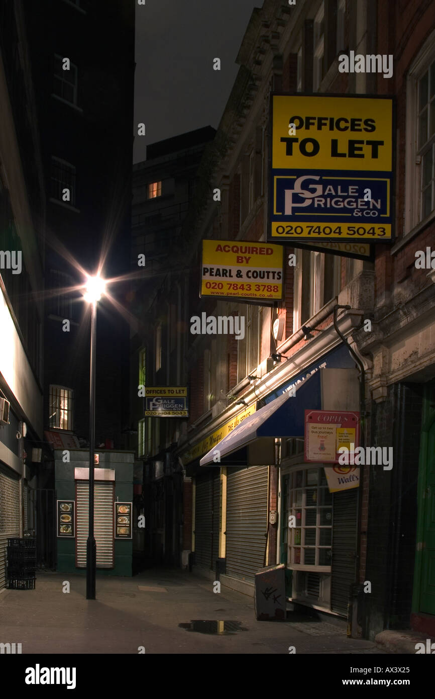 London alley night hi-res stock photography and images - Alamy