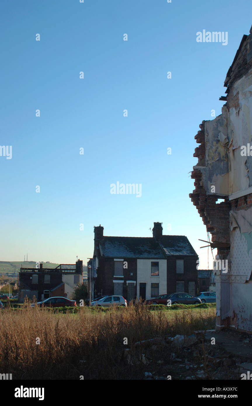 Overgrown urban spaces hi-res stock photography and images - Alamy