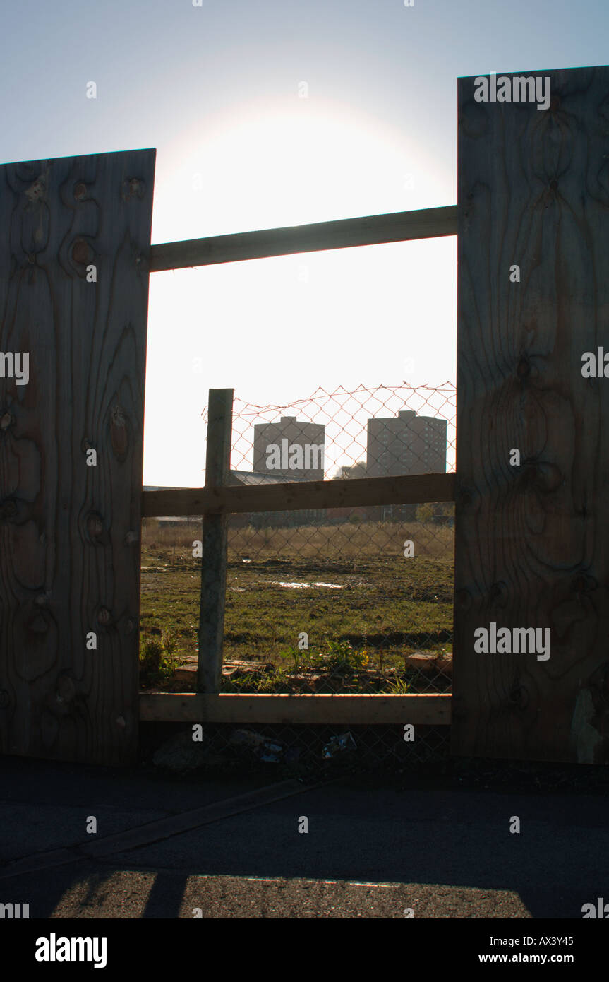 Gap in boards hi-res stock photography and images - Alamy