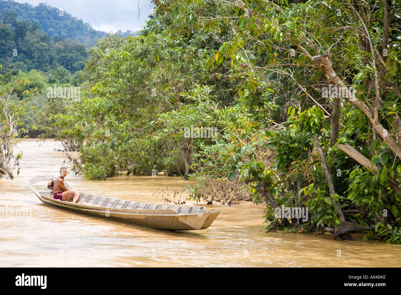 Longboat on river sarawak malaysia hi-res stock photography and images ...