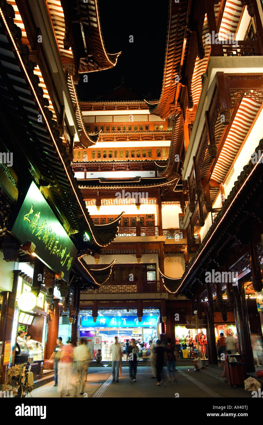 Yuyuan garden bazaar founded by ming dynasty pan family hi-res stock ...