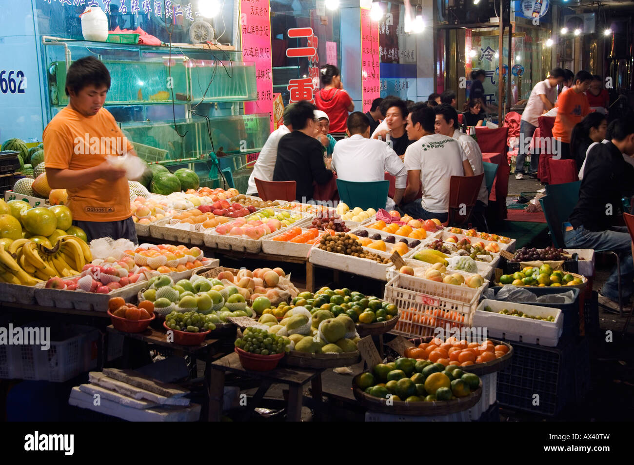 China, Shanghai. Outdoor fruit market and dining area Stock Photo - Alamy