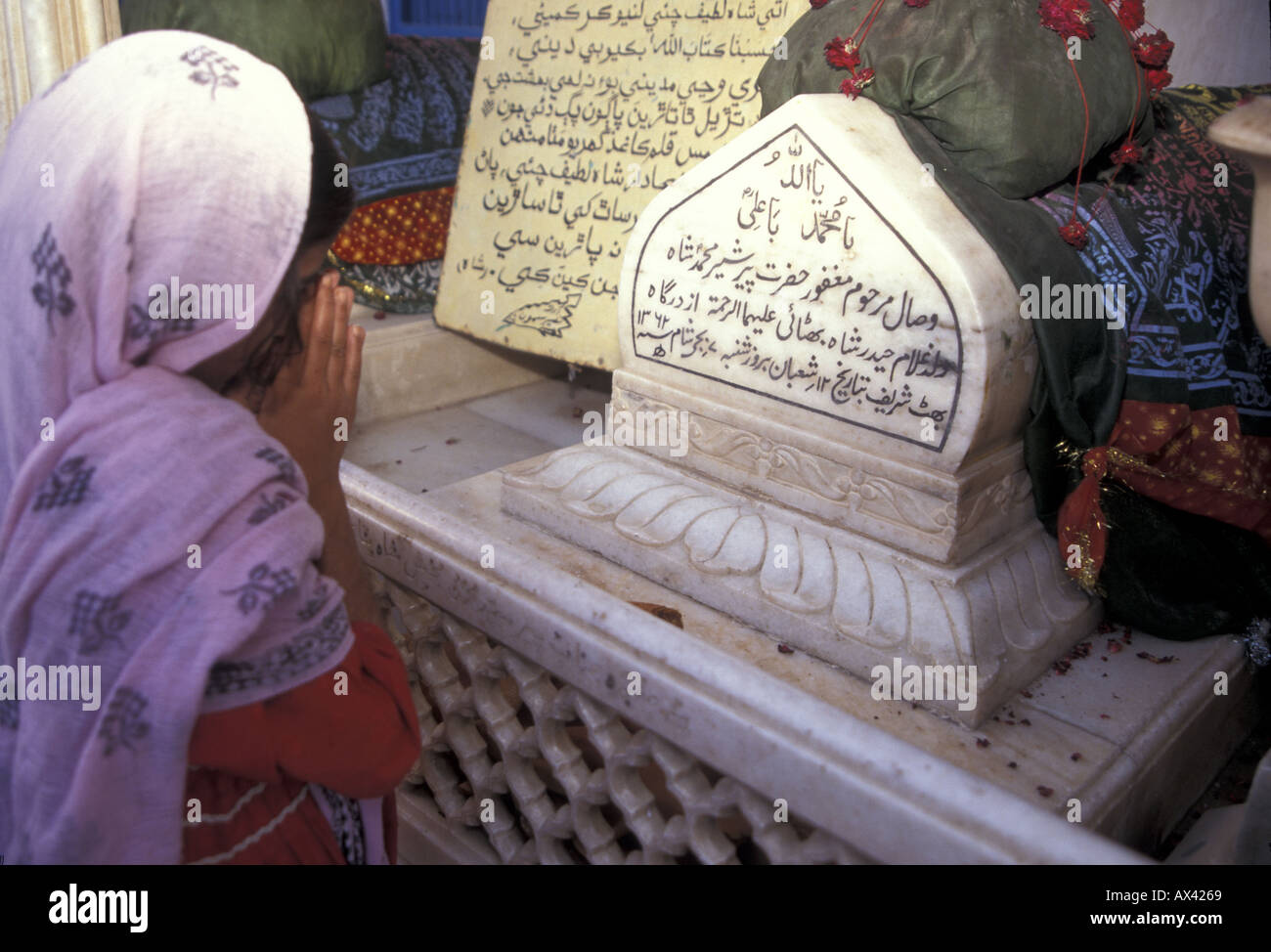 Pakistan muslim woman hijab hi-res stock photography and images - Alamy