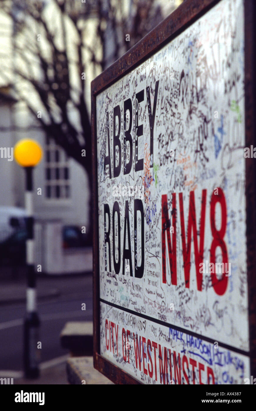 Abbey road studios sign hi-res stock photography and images - Alamy