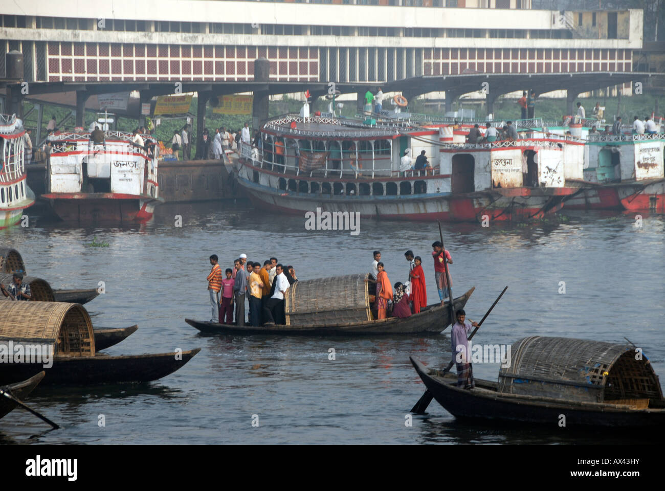 River traffic, Dhaka, Bangladesh Stock Photo - Alamy