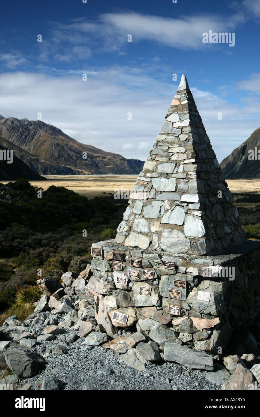 Mount cook memorial hi-res stock photography and images - Alamy