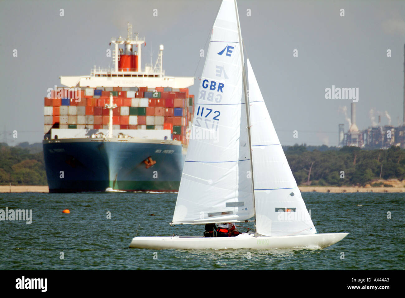 Container Ship MOL PRIORITY owned by Mitsui OSK Lines and Yacht leaves ...