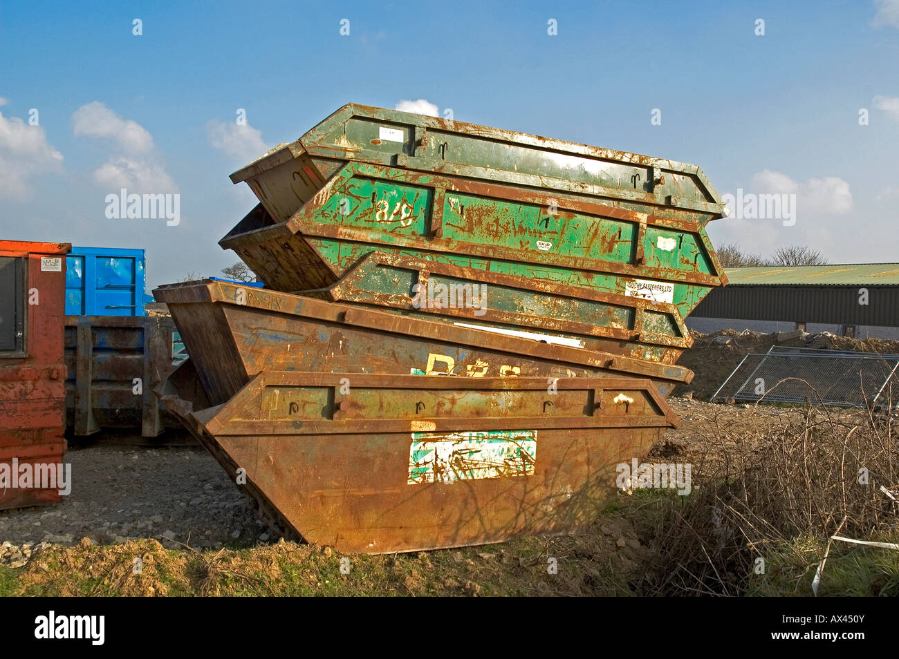 Waste skip hi-res stock photography and images - Alamy