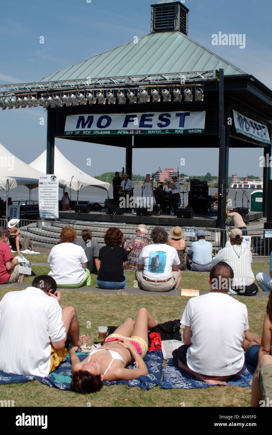 New orleans jazz festival crowd hi-res stock photography and images - Alamy