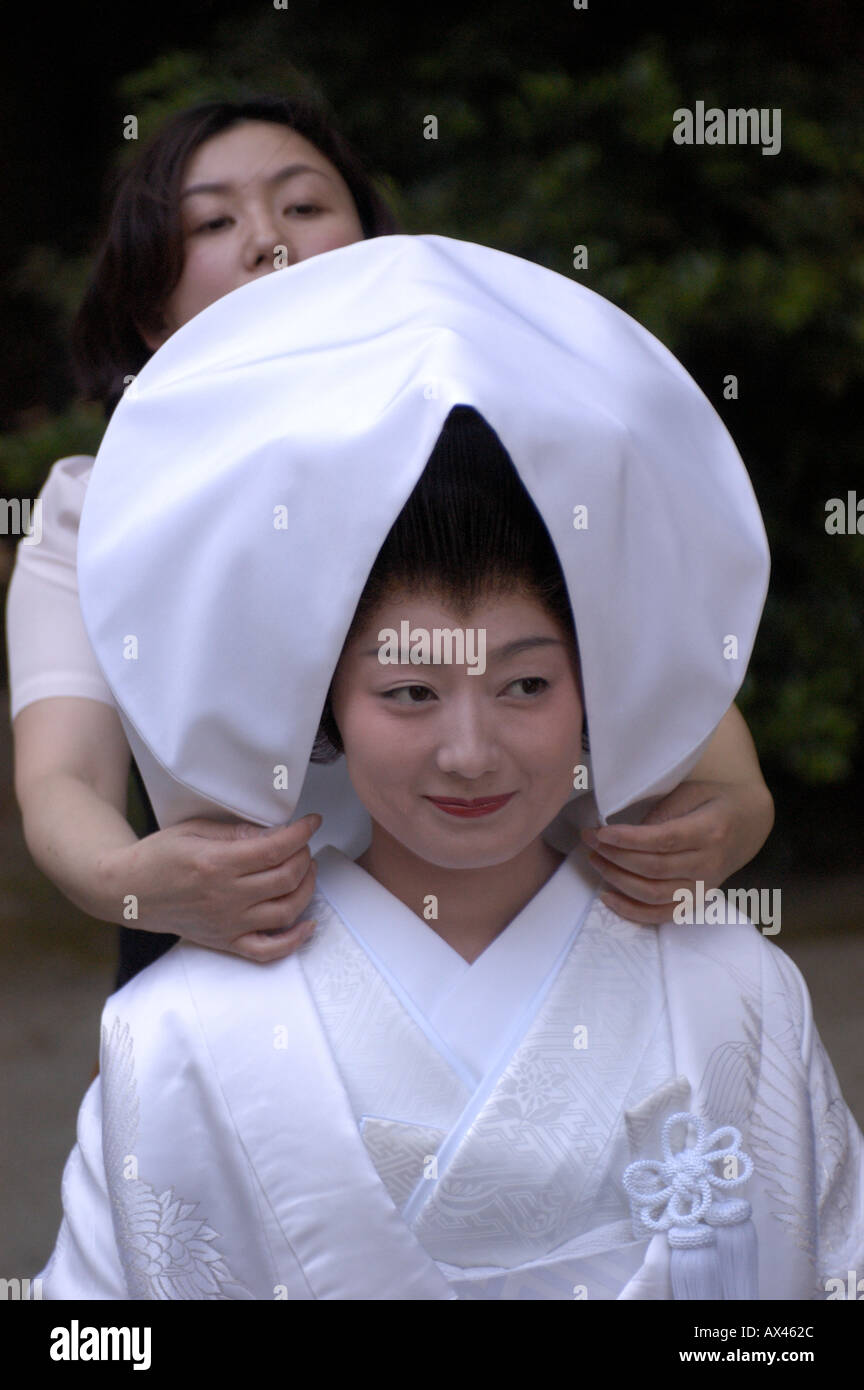 Bride before wedding hi-res stock photography and images - Alamy