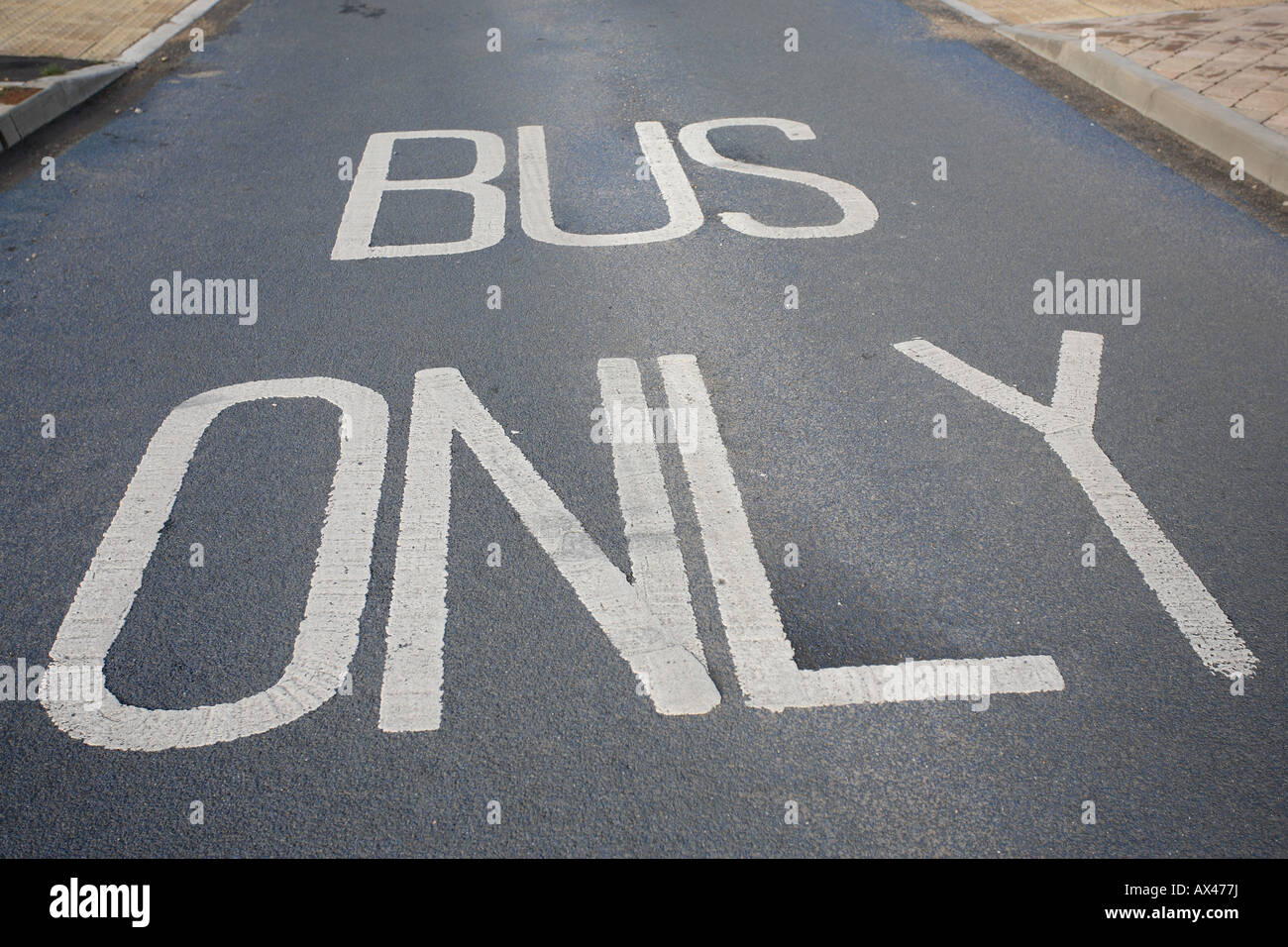 Bus priority hi-res stock photography and images - Alamy