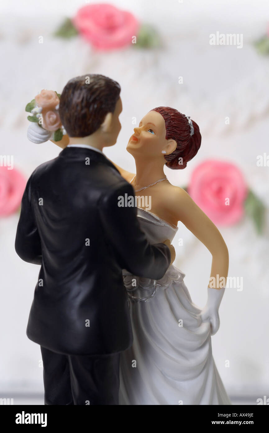 Bride and Groom Cake Topper Stock Photo - Alamy