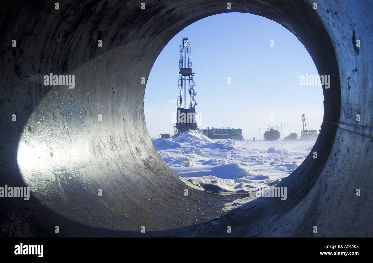 Yamburg gas field Gazprom drilling rig Stock Photo - Alamy
