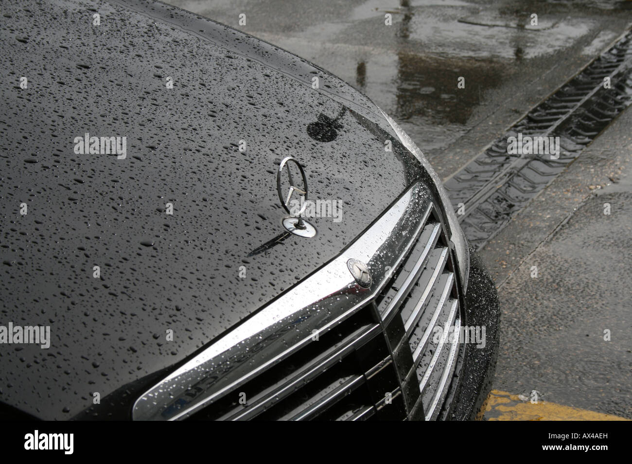 black mercedes car in rain Stock Photo - Alamy