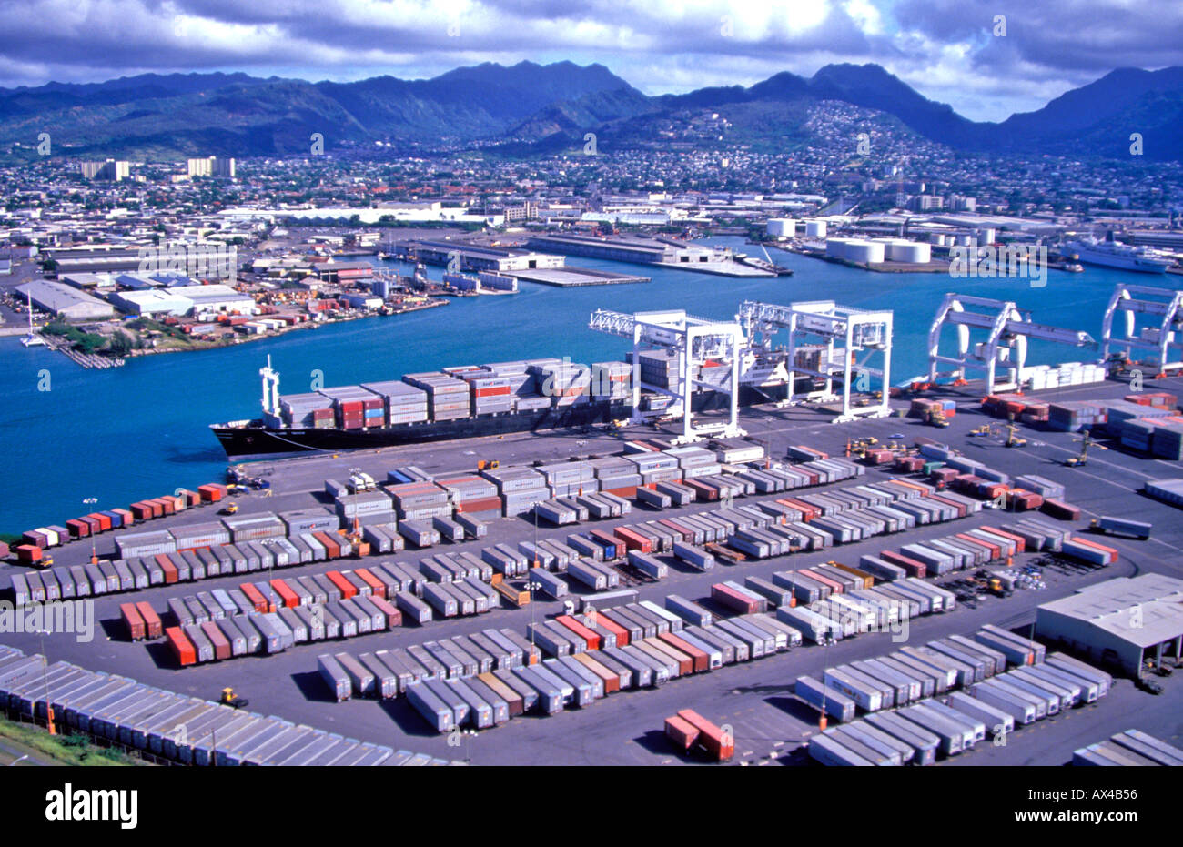 Honolulu harbor hi-res stock photography and images - Alamy