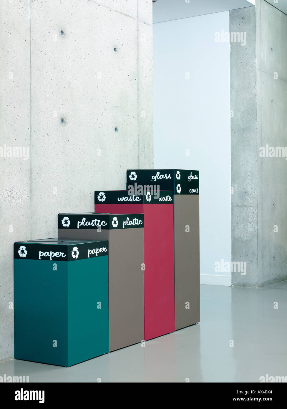 4 rubbish bins hi-res stock photography and images - Alamy