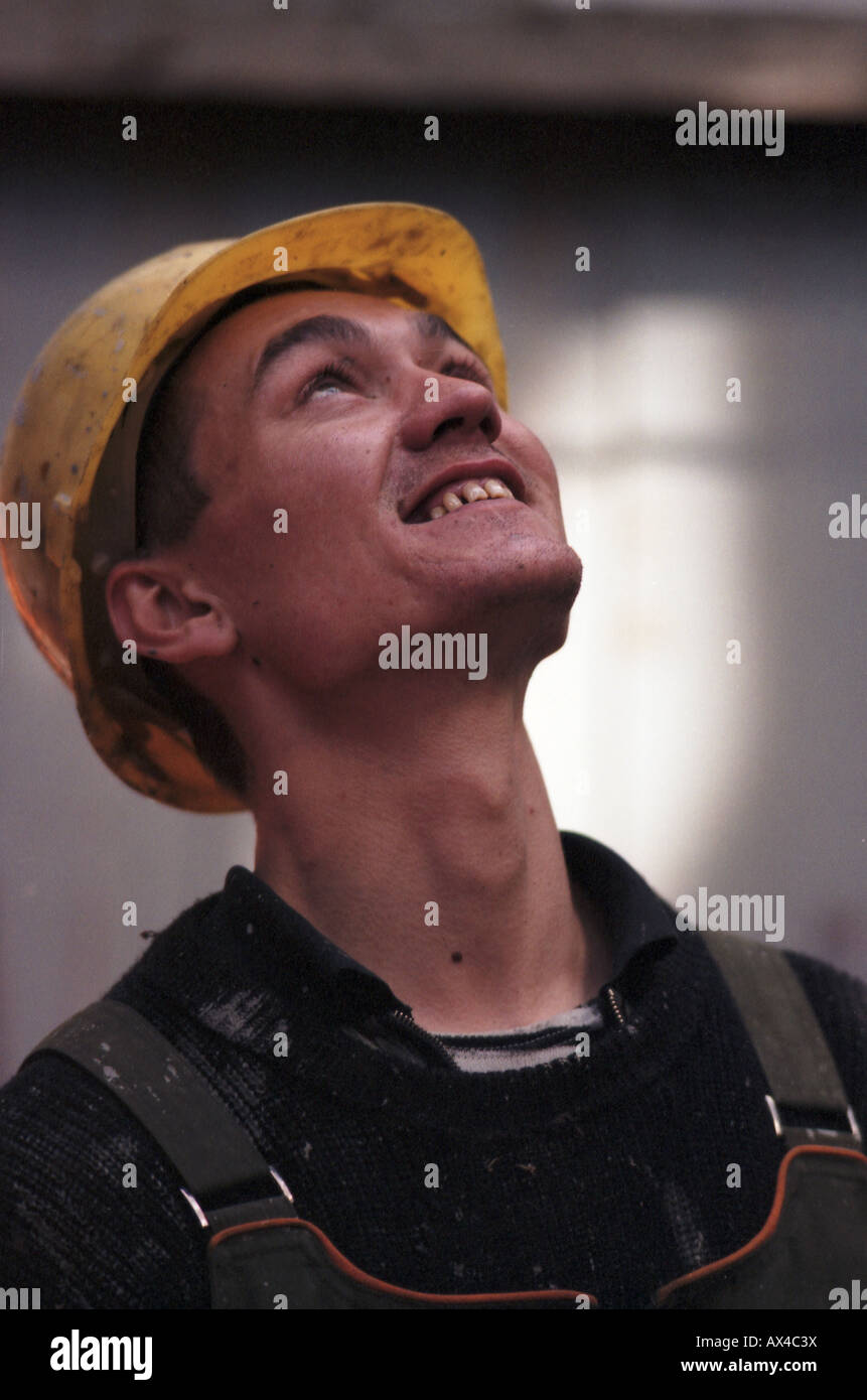Shell oil rig worker hi-res stock photography and images - Alamy