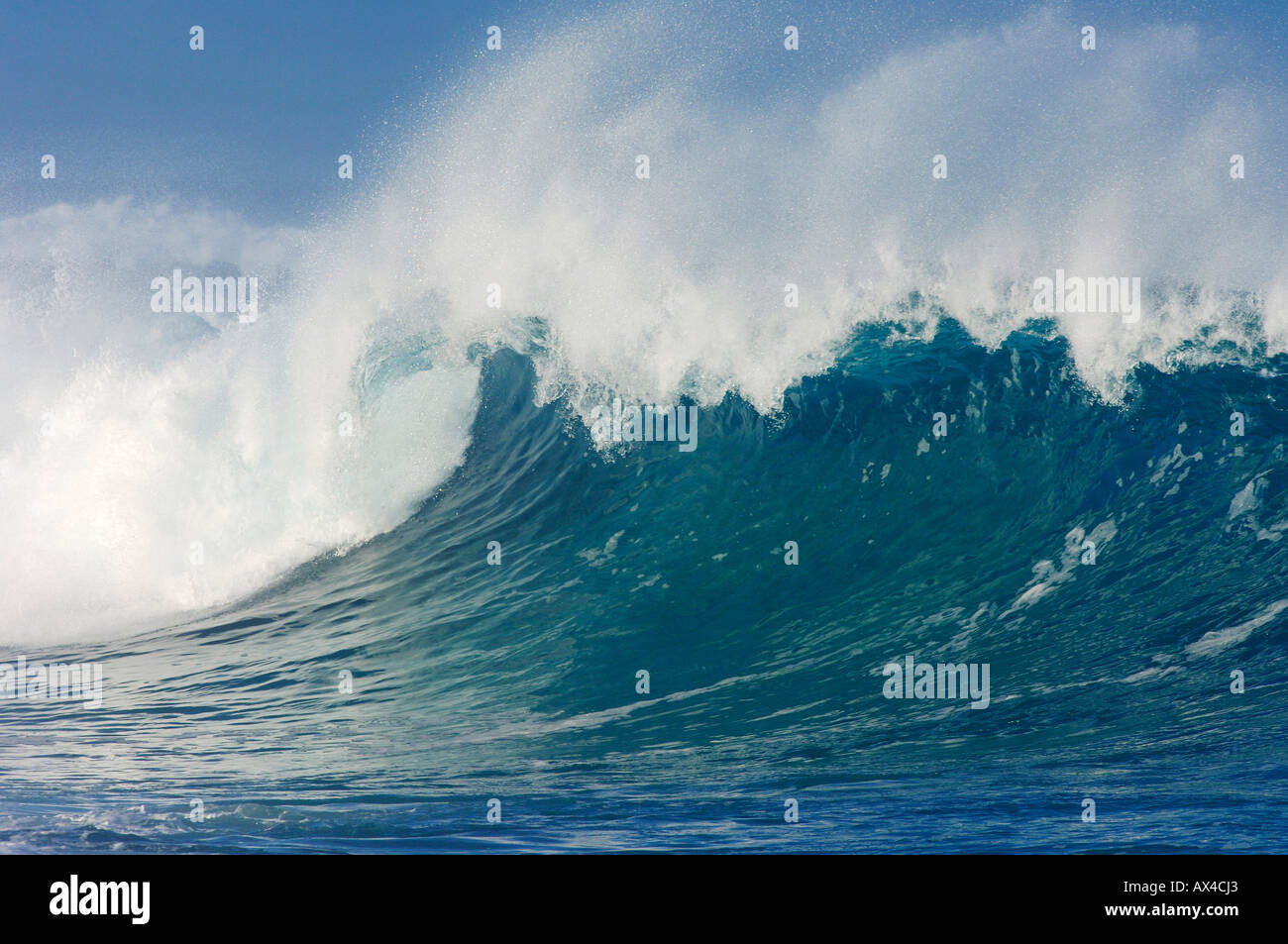 Closeup shot foam waves hi-res stock photography and images - Alamy