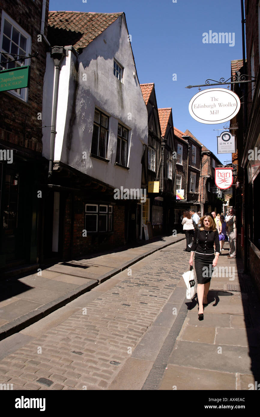 Pedestrians shambles york england hi-res stock photography and images ...