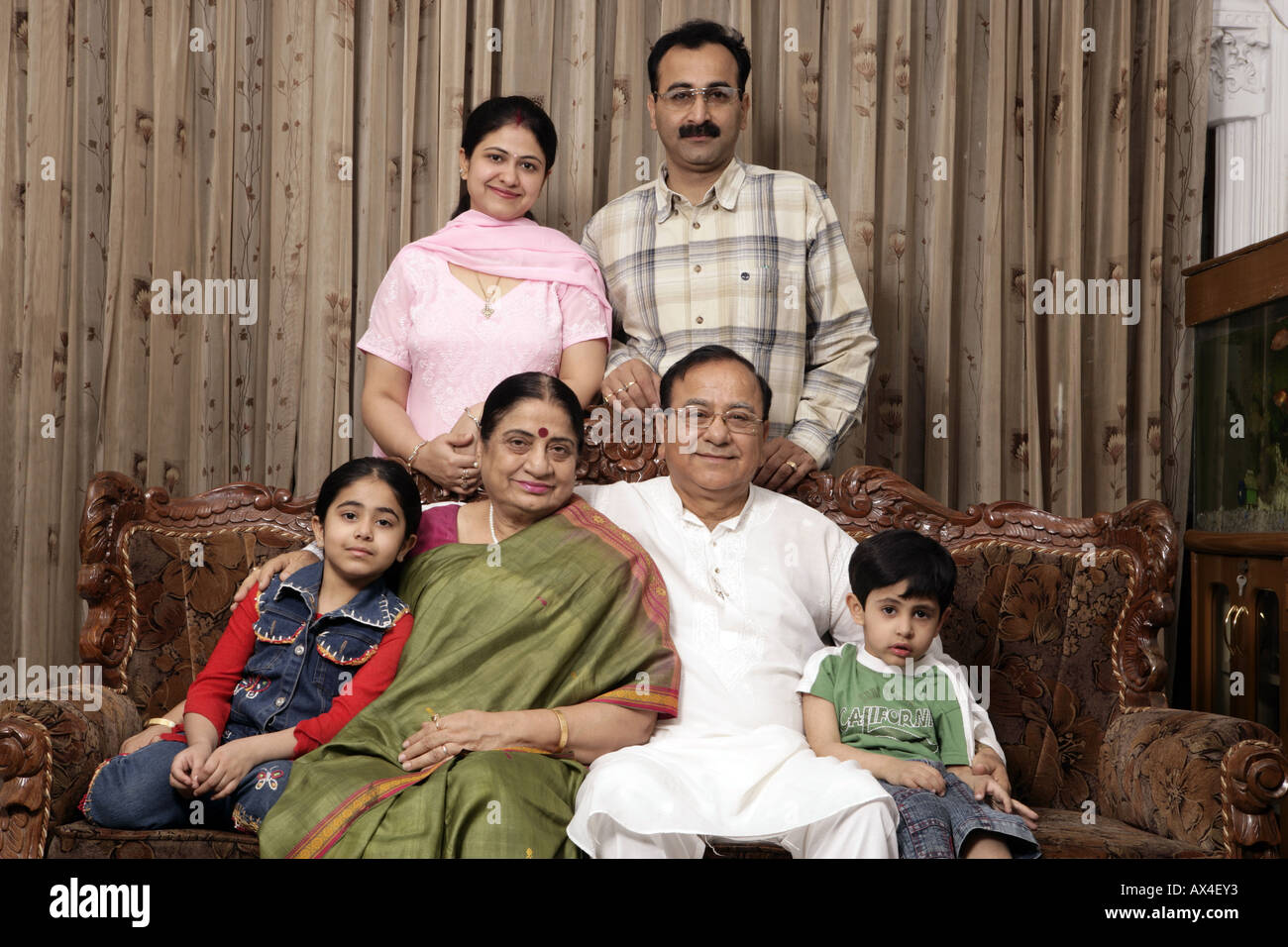 Indian joint family group happy hi-res stock photography and images - Alamy