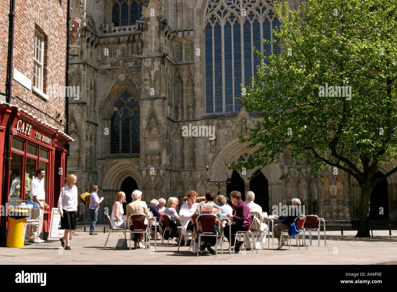 Pavement cafe High Petergate York Stock Photo - Alamy