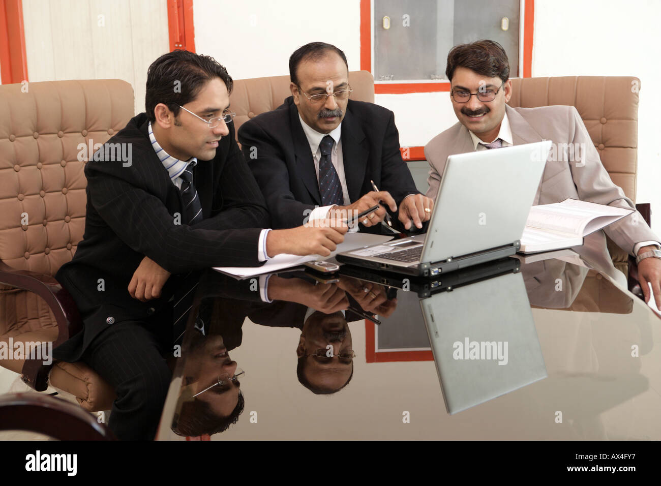 Boardroom men old hi-res stock photography and images - Alamy