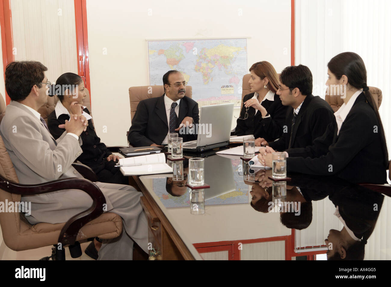 Crowd seniors talking hi-res stock photography and images - Alamy