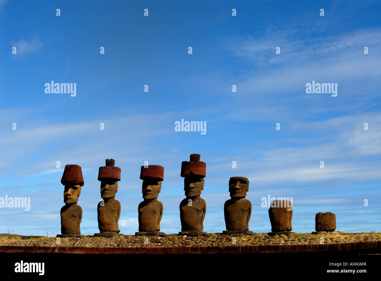 Moais ahu nau anakena hi-res stock photography and images - Alamy