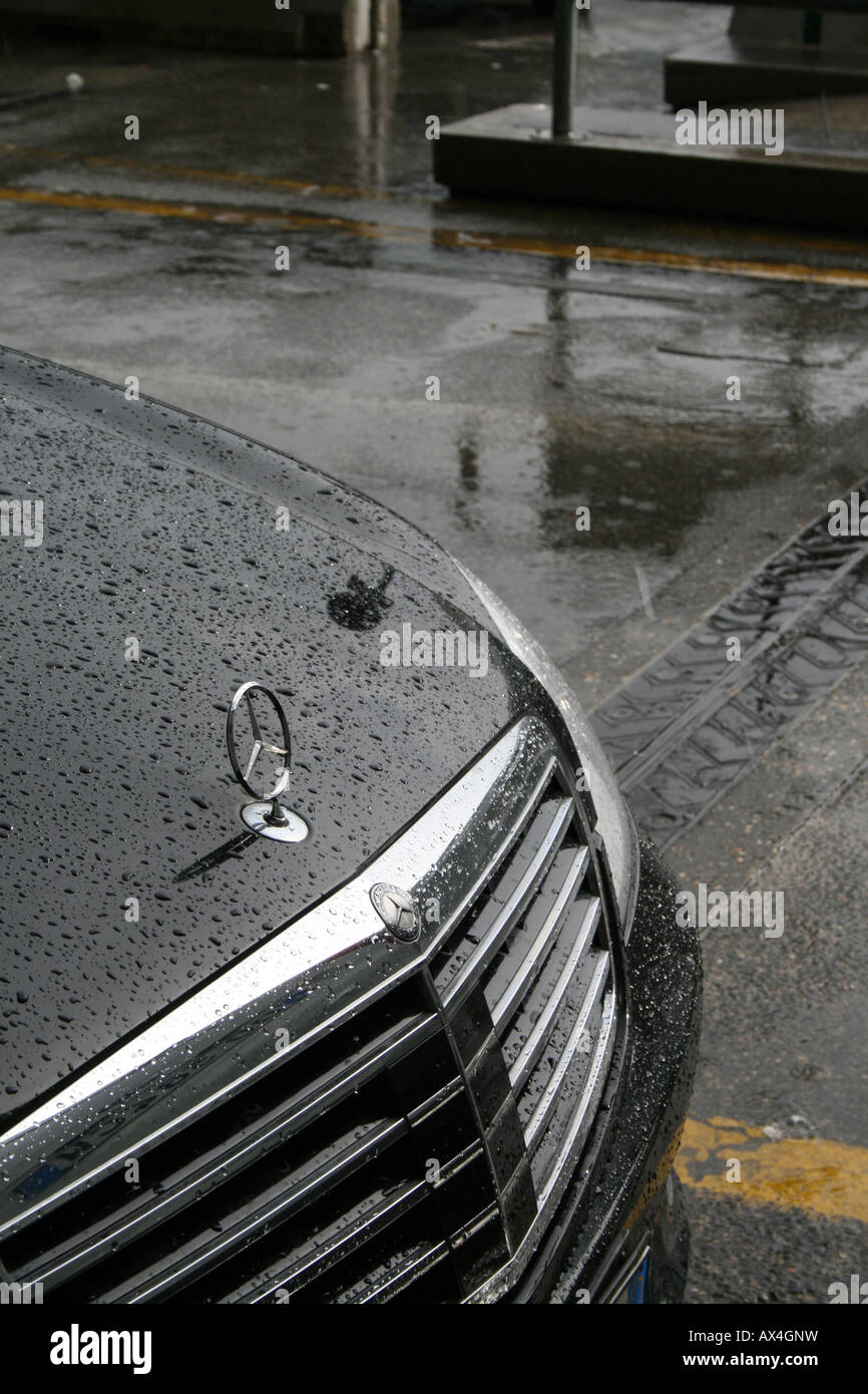 black mercedes car in rain Stock Photo - Alamy