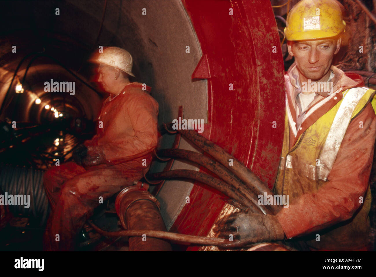 Workers underground constructing a sewage pipeline Stock Photo - Alamy