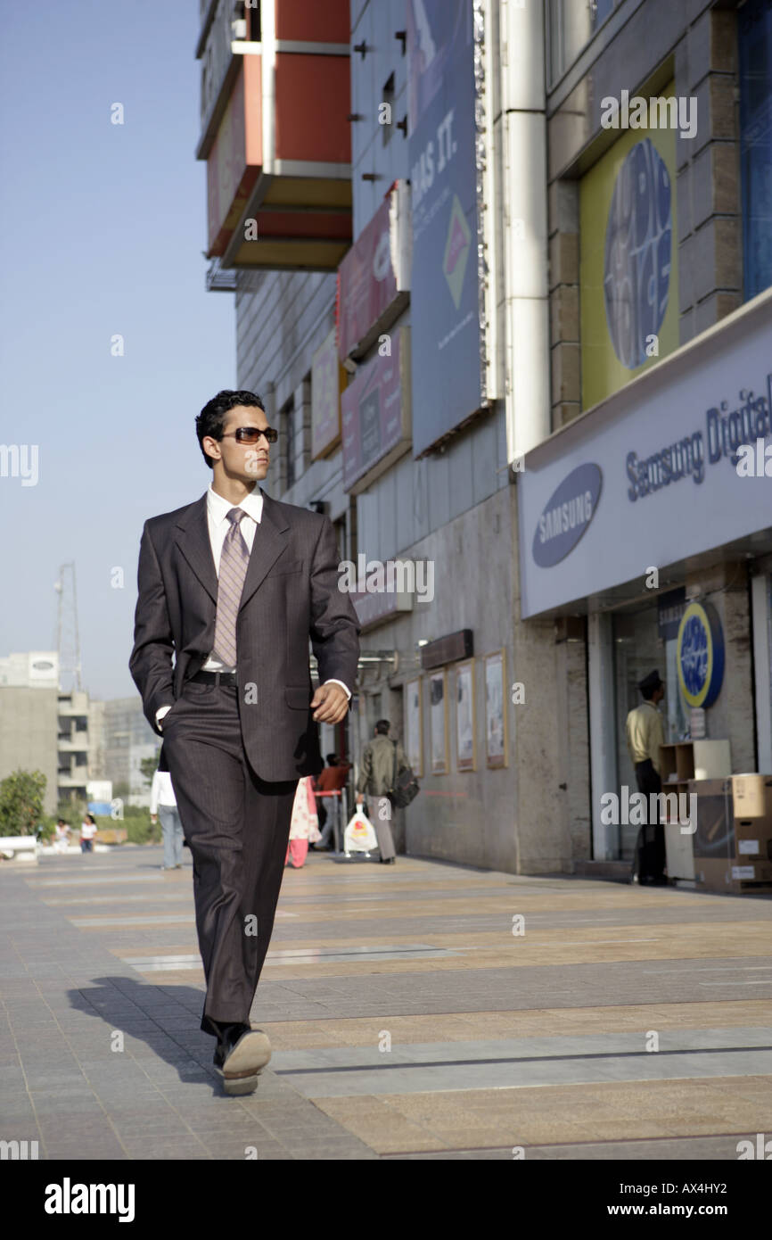 People outside mall, india hi-res stock photography and images - Alamy