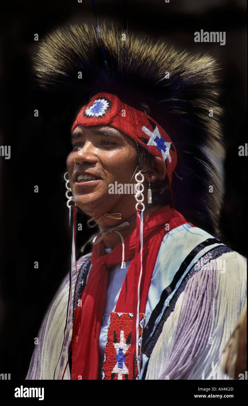 Native american sioux indian man hi-res stock photography and images ...