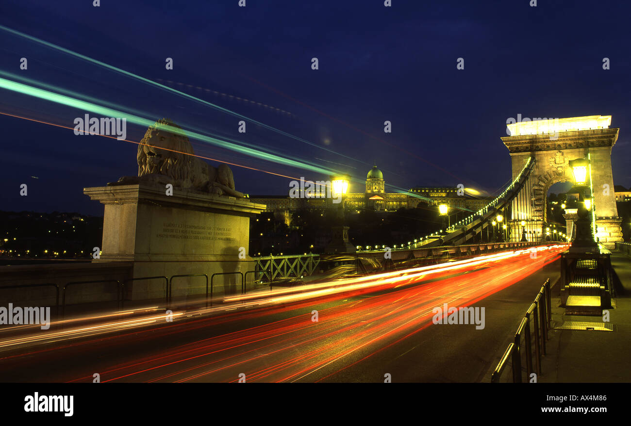 Chain Bridge and Royal Palace at night Traffic trails across bridge ...