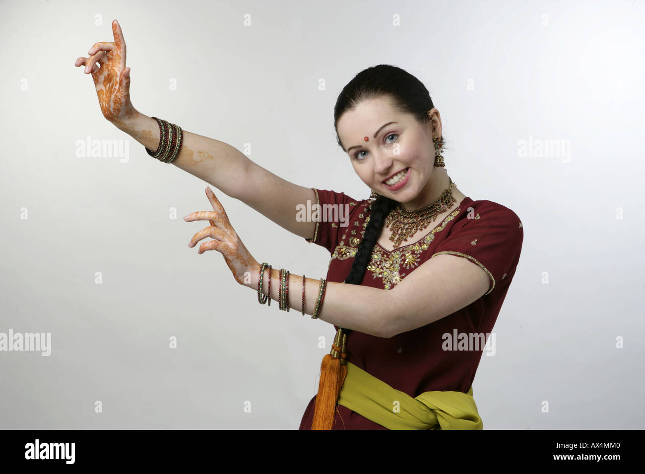 Bhangra dance hi-res stock photography and images - Alamy
