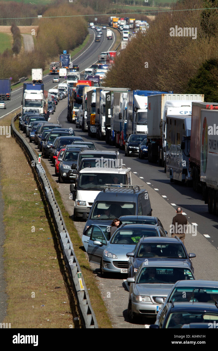Queueing vehicles A34 road Hampshire England Stock Photo - Alamy