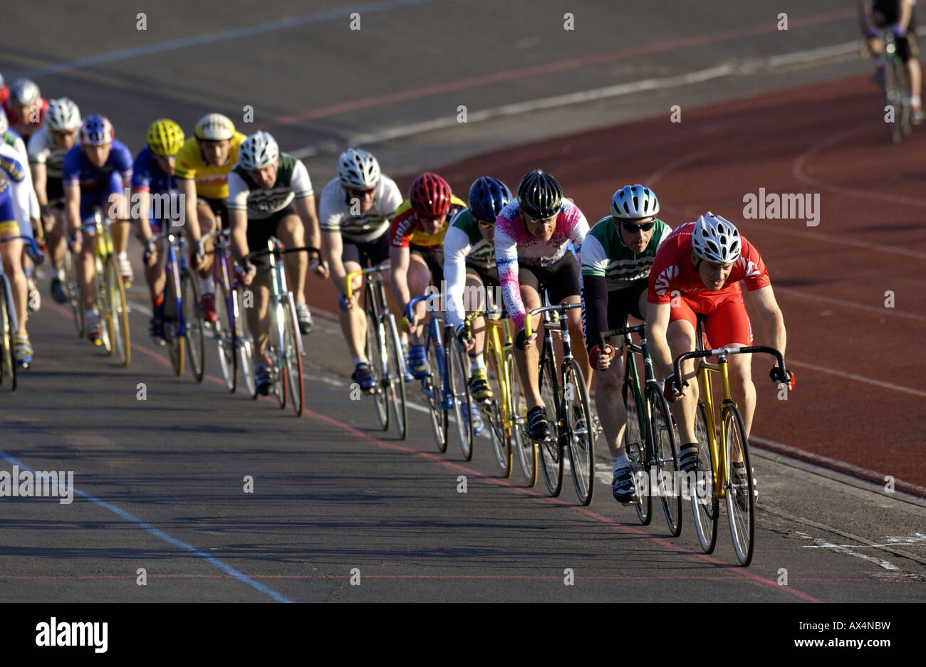 Bicycle track racing at the Welwyn Garden City circuit, Welwyn ...