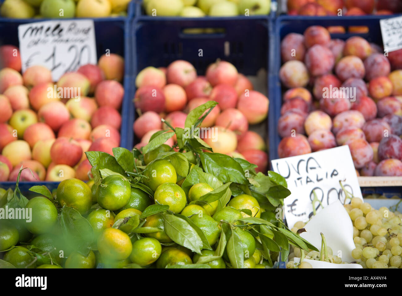 Green grocers italy hi-res stock photography and images - Alamy