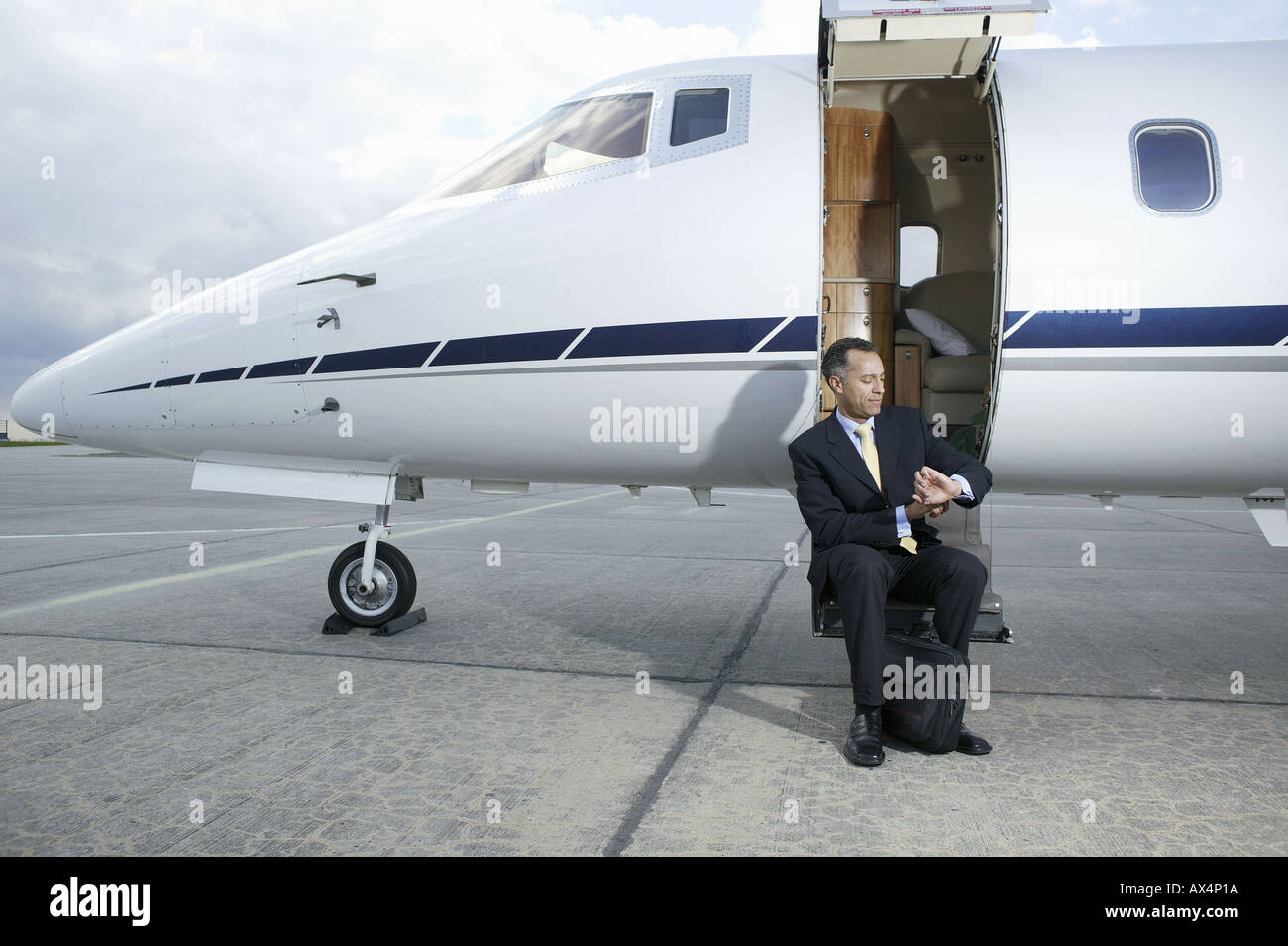 Airplane steps hi-res stock photography and images - Alamy