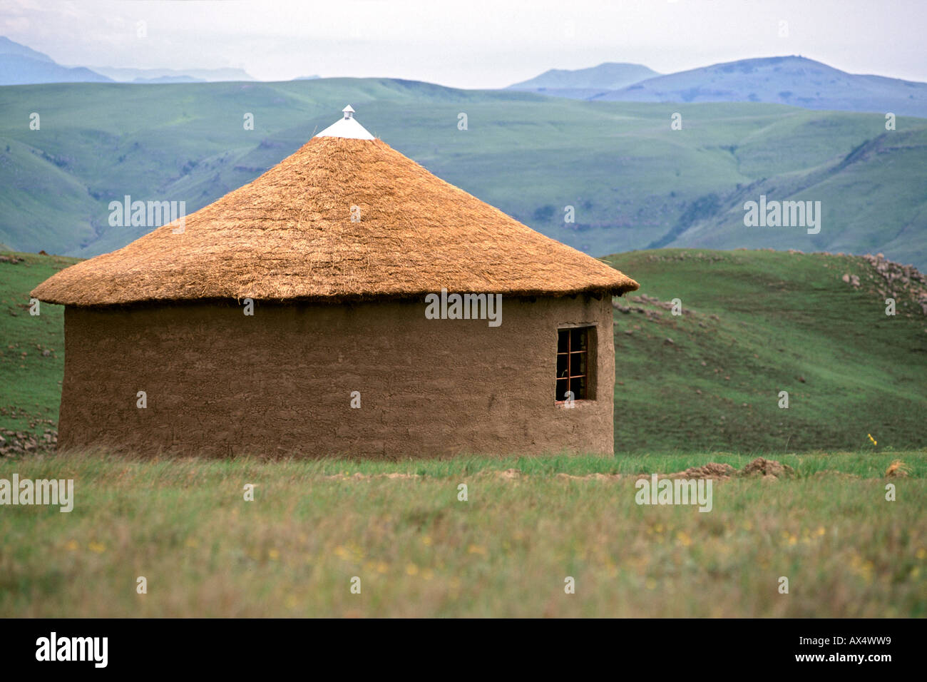 Xhosa hut hi-res stock photography and images - Alamy