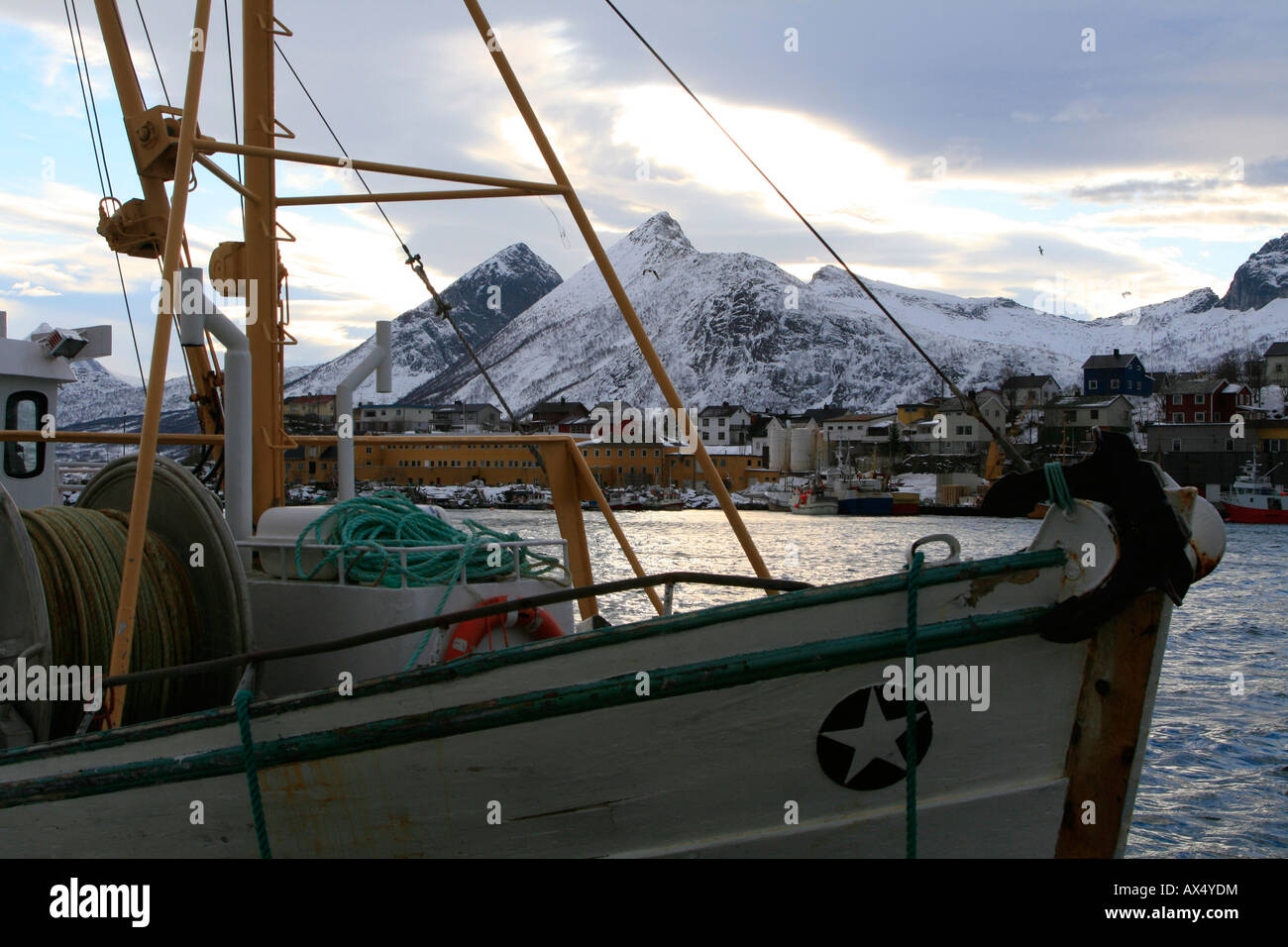 Husøy husoy fishing village small island senja coastal norway winter ...