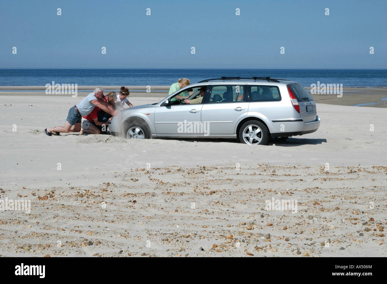 Car stuck in sand hi-res stock photography and images - Alamy